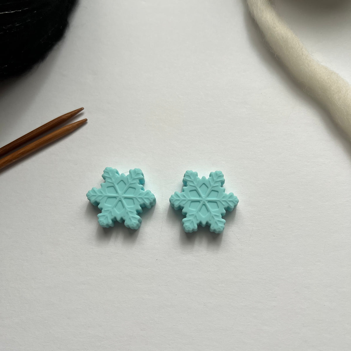Large snowflake needle stoppers – muster.pattern